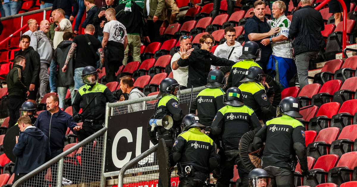 Landelijk stadionverbod voor 44 fans na rellen FC Twente - Hammarby | Nederlands voetbal | AD.nl