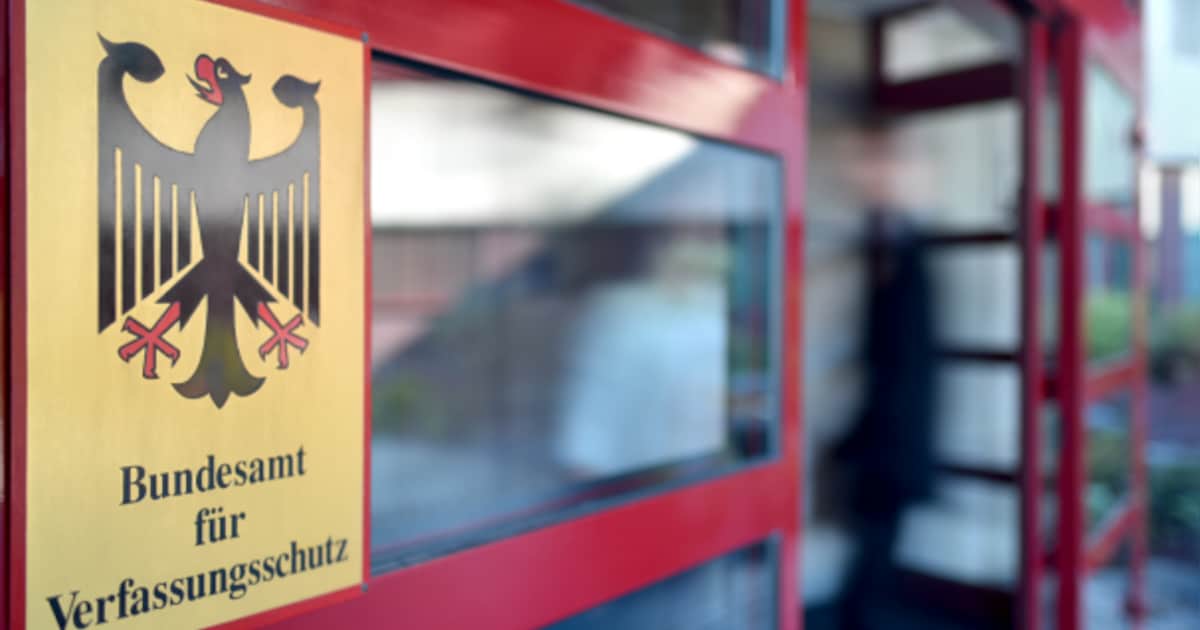 Duitse docente ontslagen nadat veiligheidsdienst haar had verward met ...