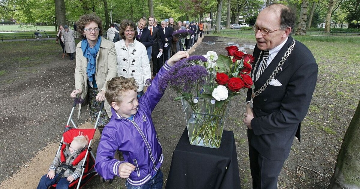 Verzetsmonument in Apeldoorn onthuld | Apeldoorn | AD.nl