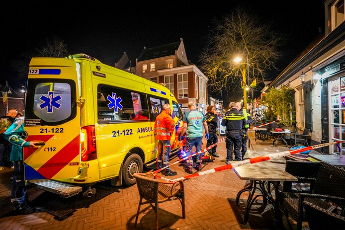 Man zwaargewond en bewusteloos op stoep gevonden na val uit raam ...