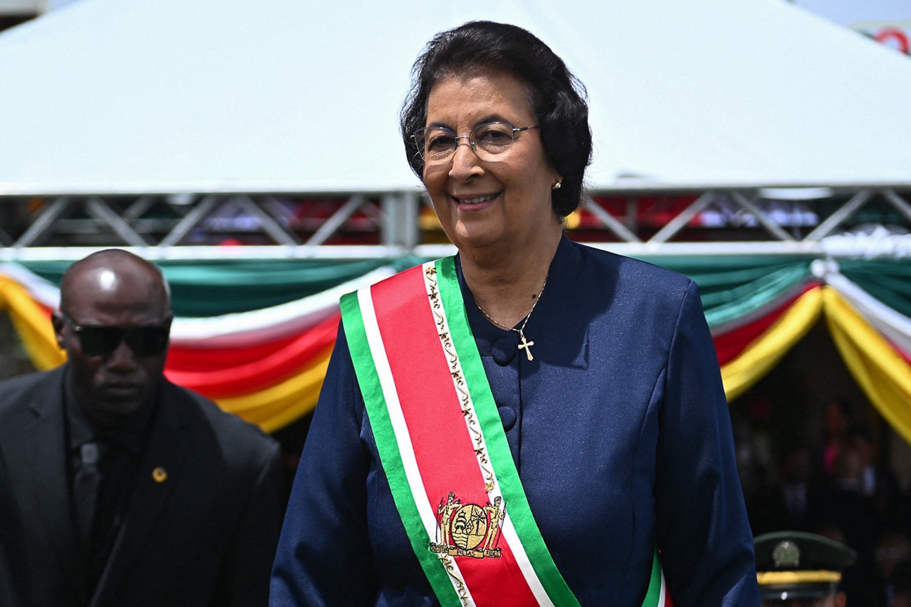 Vader steekt zijn eigen kinderen en buren dood in Suriname: negen ...