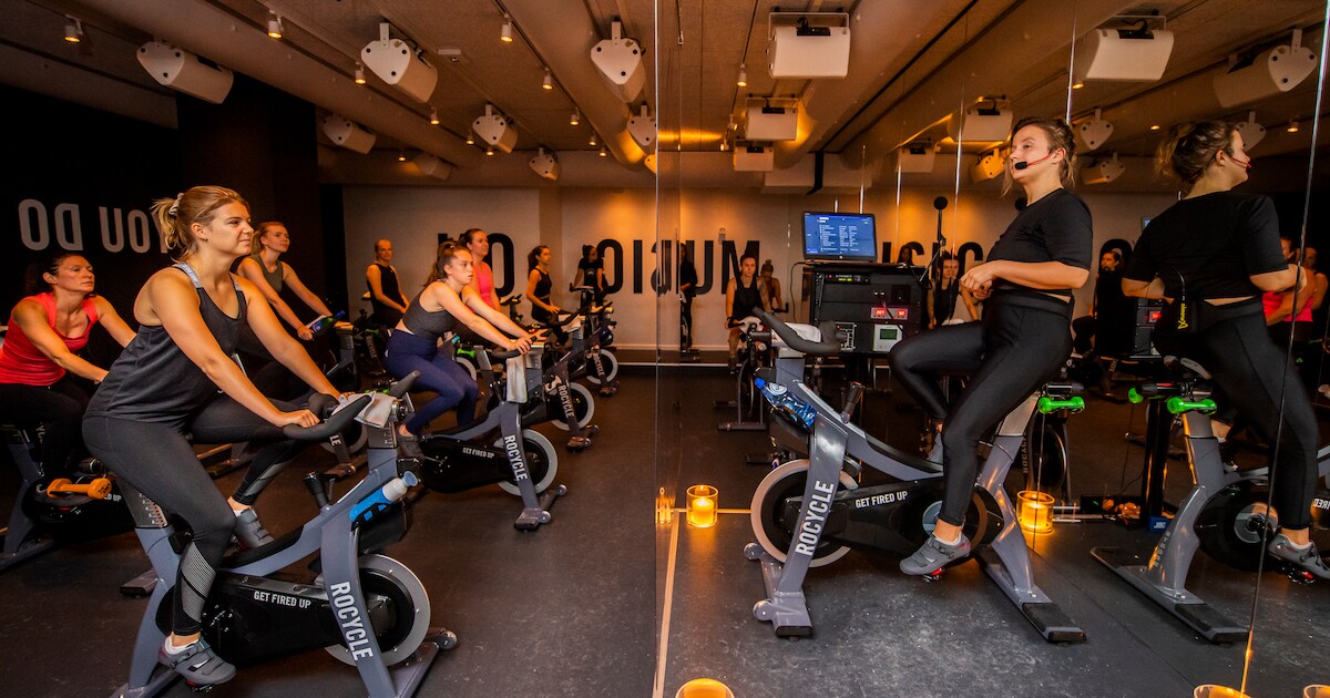 Dansen op de fiets? Bij deze Rotterdamse spinningclub is het sporten ...