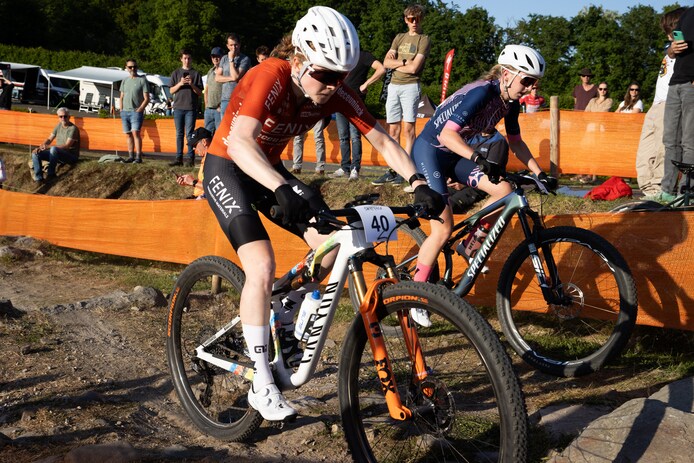 Puck Pieterse wint direct bij terugkeer op de mountainbike: ‘Dit is weer even wat anders ...
