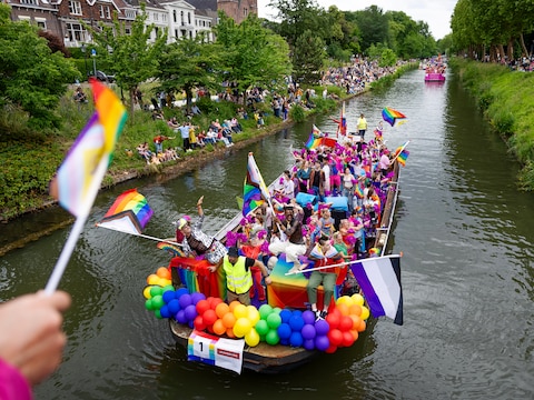 Man aangehouden voor mishandelingen tijdens Utrecht Pride | Regio | AD.nl