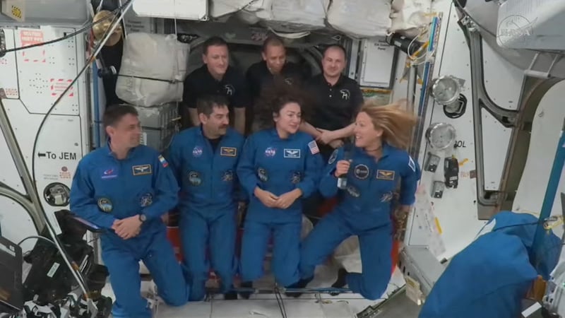 Nieuw team astronauten aangekomen op internationaal ruimtestation ISS ...