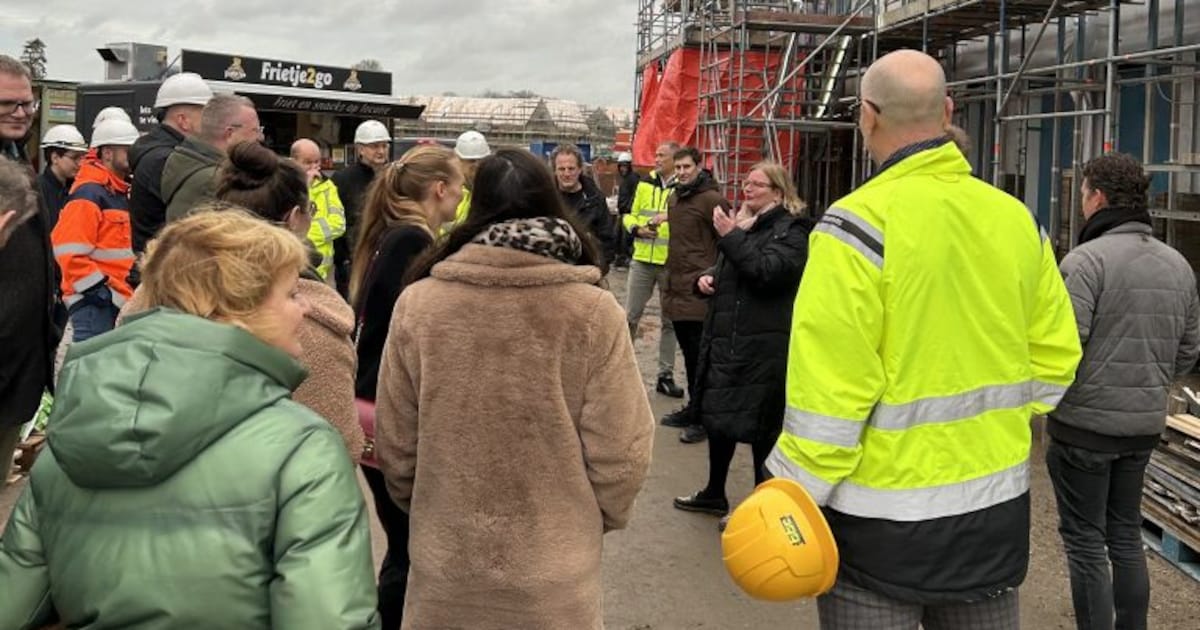 Hoogste punt nieuw schoolgebouw Park Vredenburgh bereikt | Waddinxveen ...