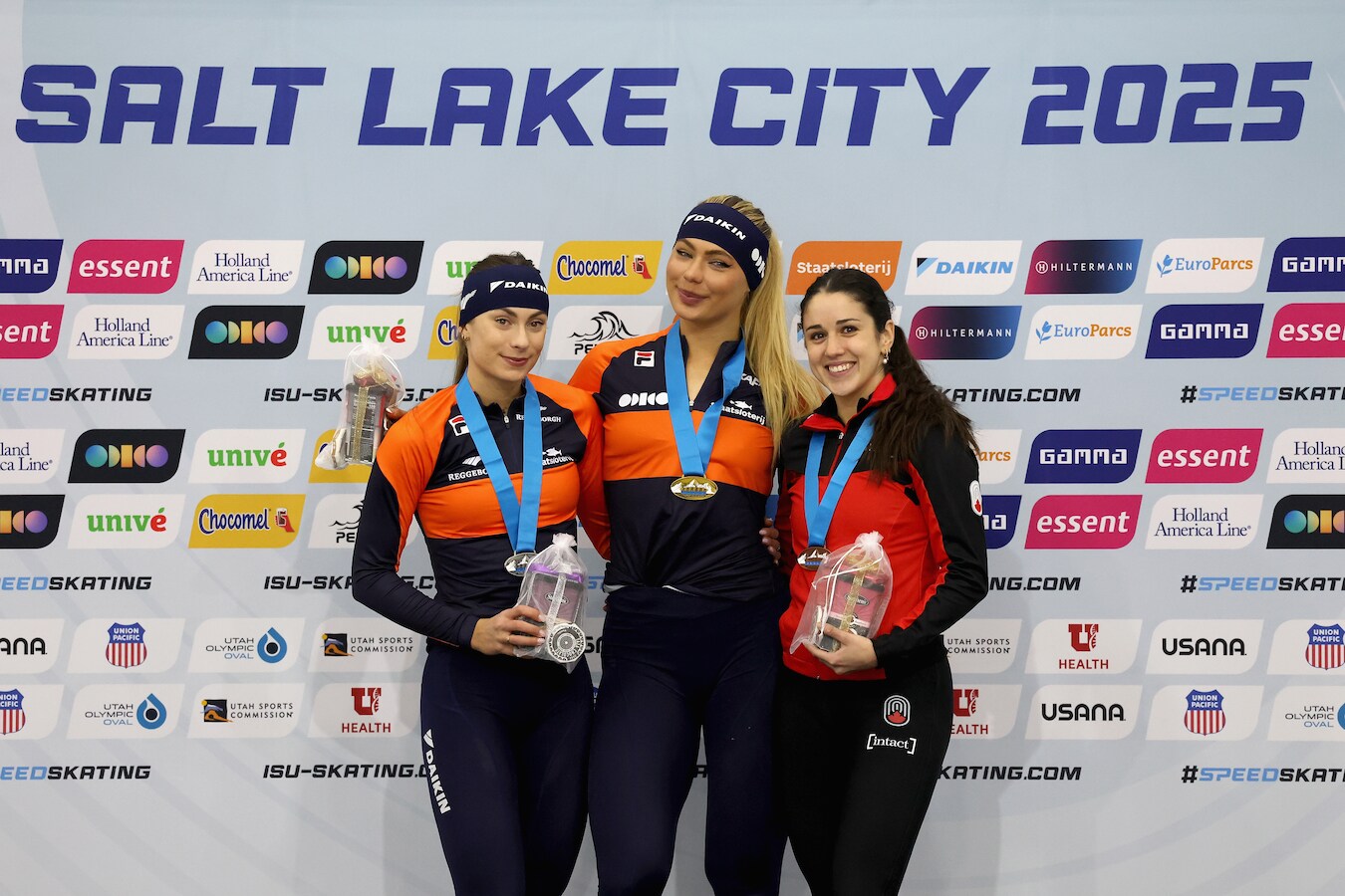 Joy Beune snelt in persoonlijk record naar winst op 3000 meter in Salt ...