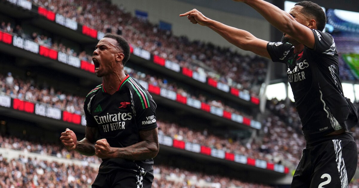 Jurriën Timber wint met Arsenal van het Tottenham Hotspur van Micky van de Ven in North London ...