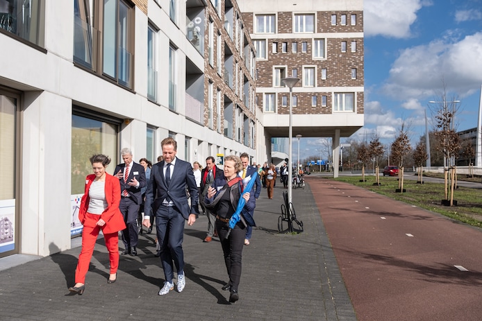 Minister Hugo de Jonge over 27.000 nieuwe woningen in de regio ...