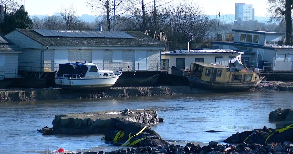 Woonboten in Maastricht tot de bodem gezakt door laag waterpeil ...