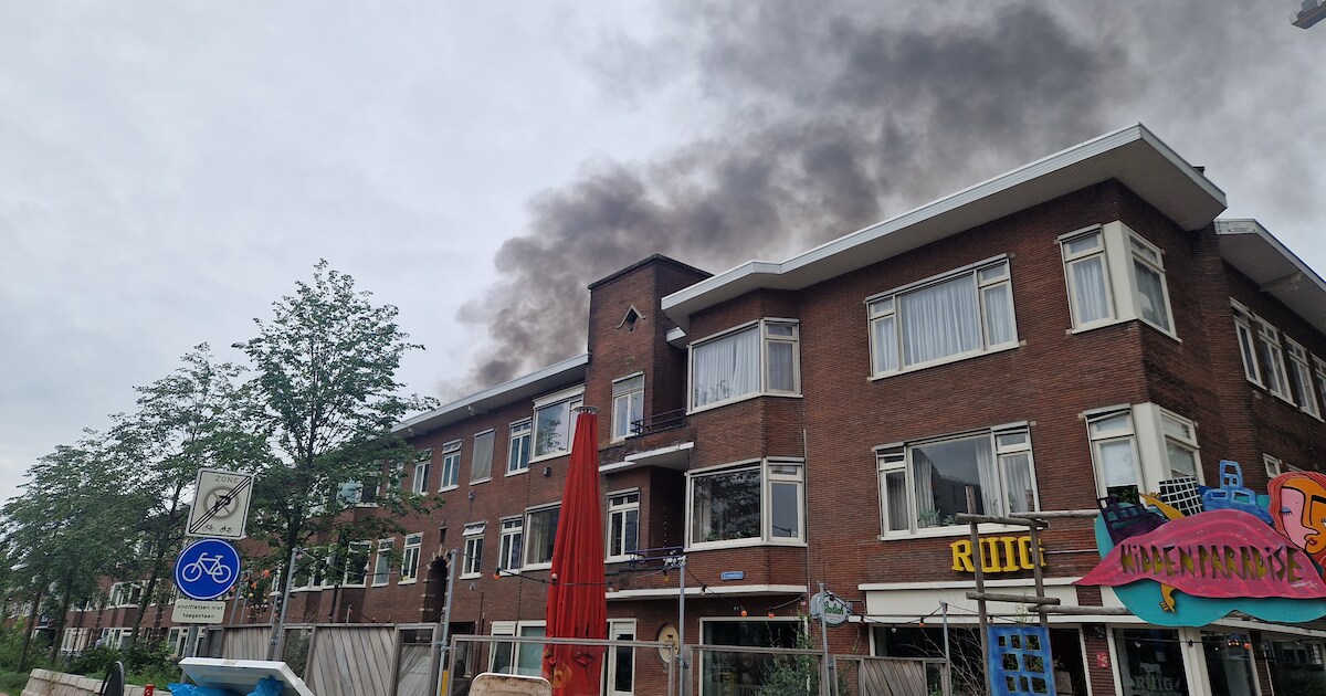 Tientallen alarmeringen over brandend schuurtje aan de Croeselaan in ...