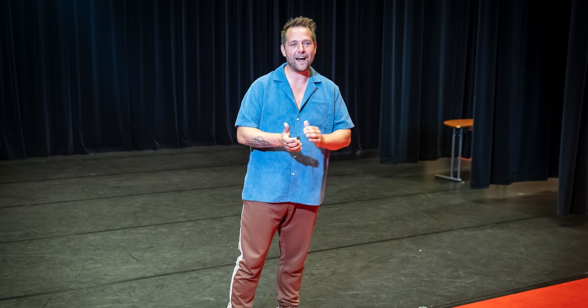 Ondernemer, stadsdichter én comedian: Cedric Muchall uit Maassluis komt met eigen show ...