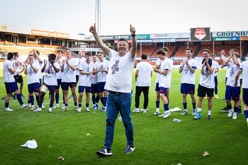 Eerst moest hij ‘oprotten’, nu wordt Willem II-trainer John Stegeman ...