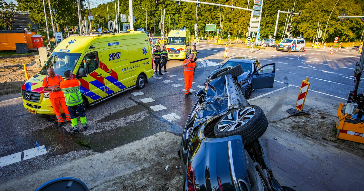 Vijf gewonden bij ongeval in Eindhoven waarbij auto over de kop sloeg | Eindhoven | AD.nl
