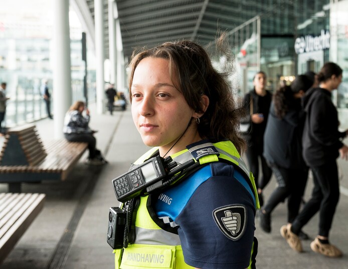 ‘Lekker kontje!’: als undercoverboa Melissa dit op straat hoort, gaat ...