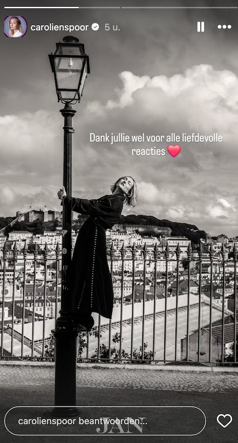 K3-Marthe showt babybuik op blauwe loper en Emma geeft kleine update na ...