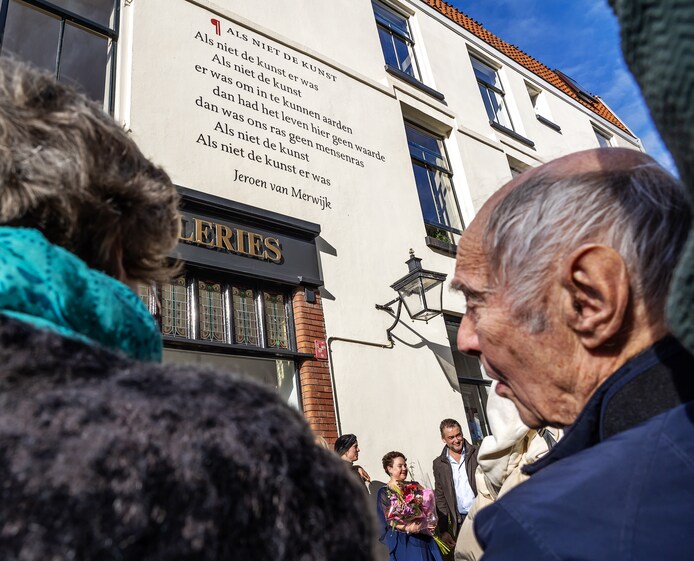Op dit pand kun je vanaf vandaag een gedicht van Jeroen van Merwijk ...