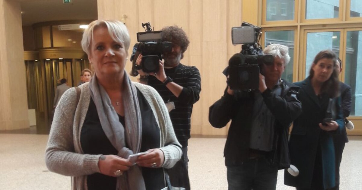 Petitie 'Anne Faber' overhandigd aan minister Blok | Nieuws | AD.nl