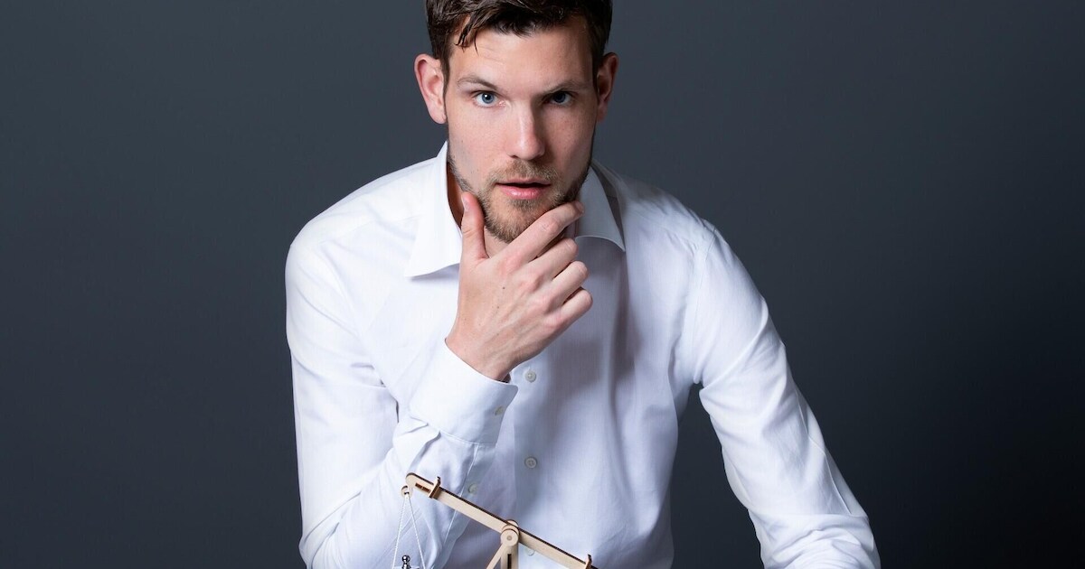 Tobi Kooiman speelt show Best of 3 in Theater de Willem in Papendrecht ...