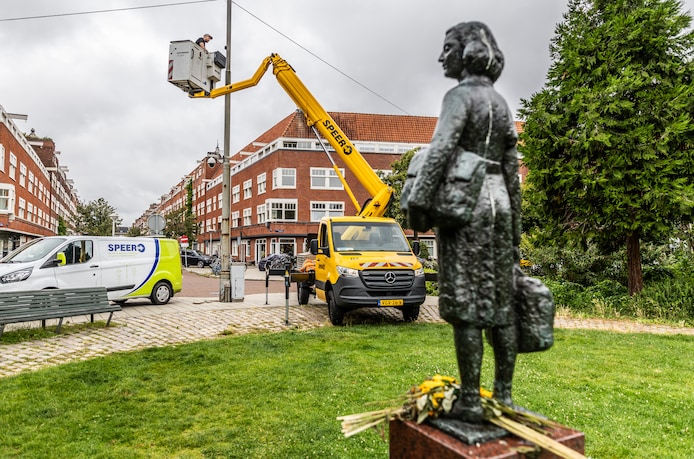 Cameratoezicht bij meermaals beklad standbeeld van Anne Frank in ...