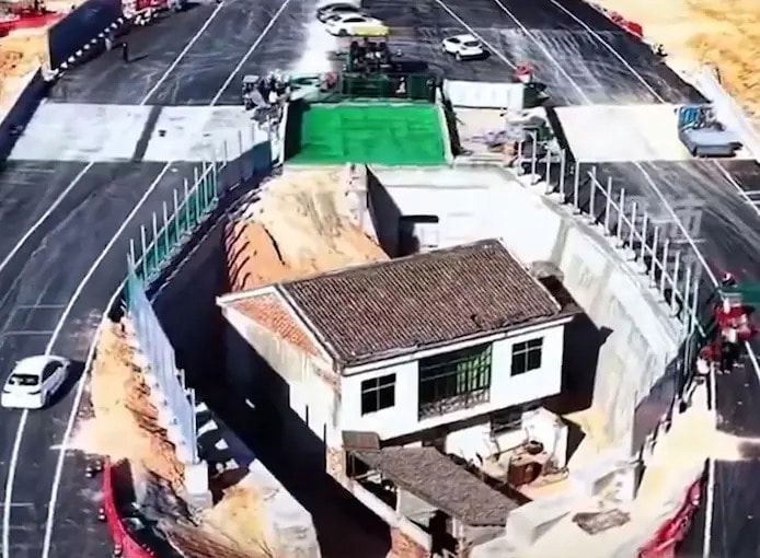 Huang weigerde bod van 200.000 euro, maar heeft nu spijt: woning helemaal omgeven door snelweg ...