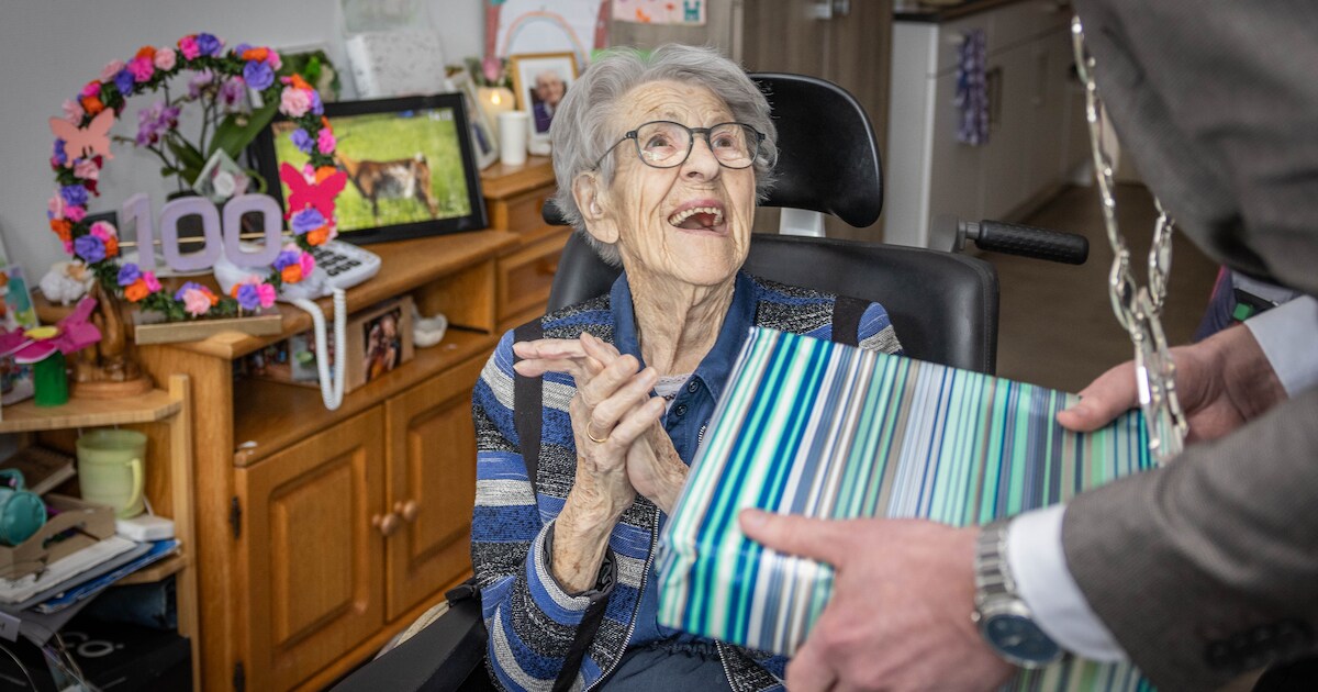 Actieve Jaan Verhage-Aarnoutse (100) is 'moeder' en 'oma' voor heel ...