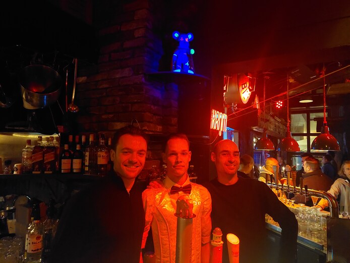 Jonge stamgast De Kram maakt bijzonder verjaardagscadeau voor zijn ...