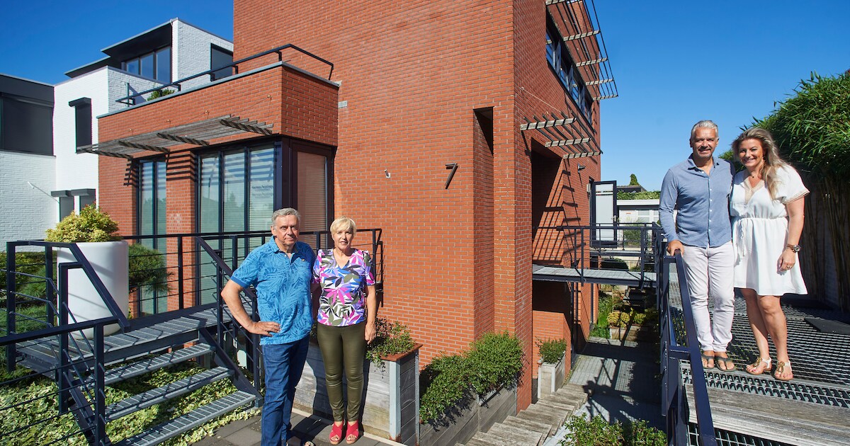 Osse broers delen met hun echtgenotes het vier verdiepingen tellende ...