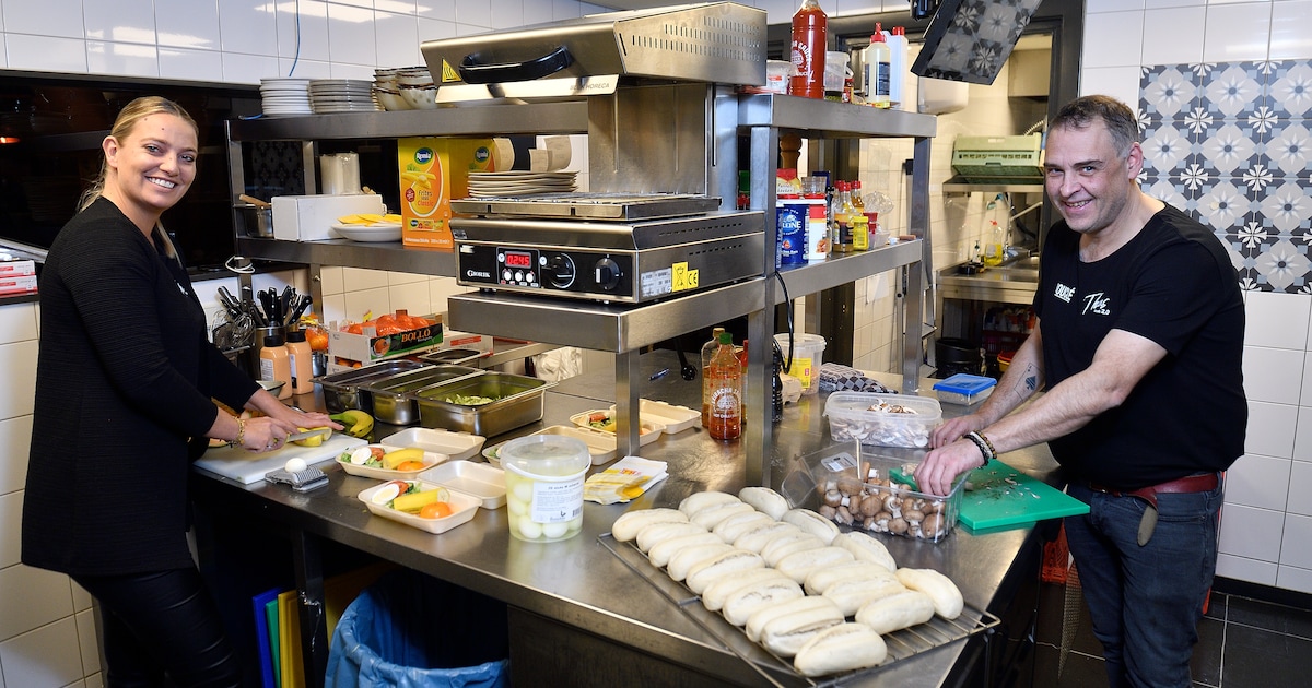 Eerst brand en dan corona; voor eigenaar Jan van eetcafé Thuus in Spakenburg was 2020 een ...