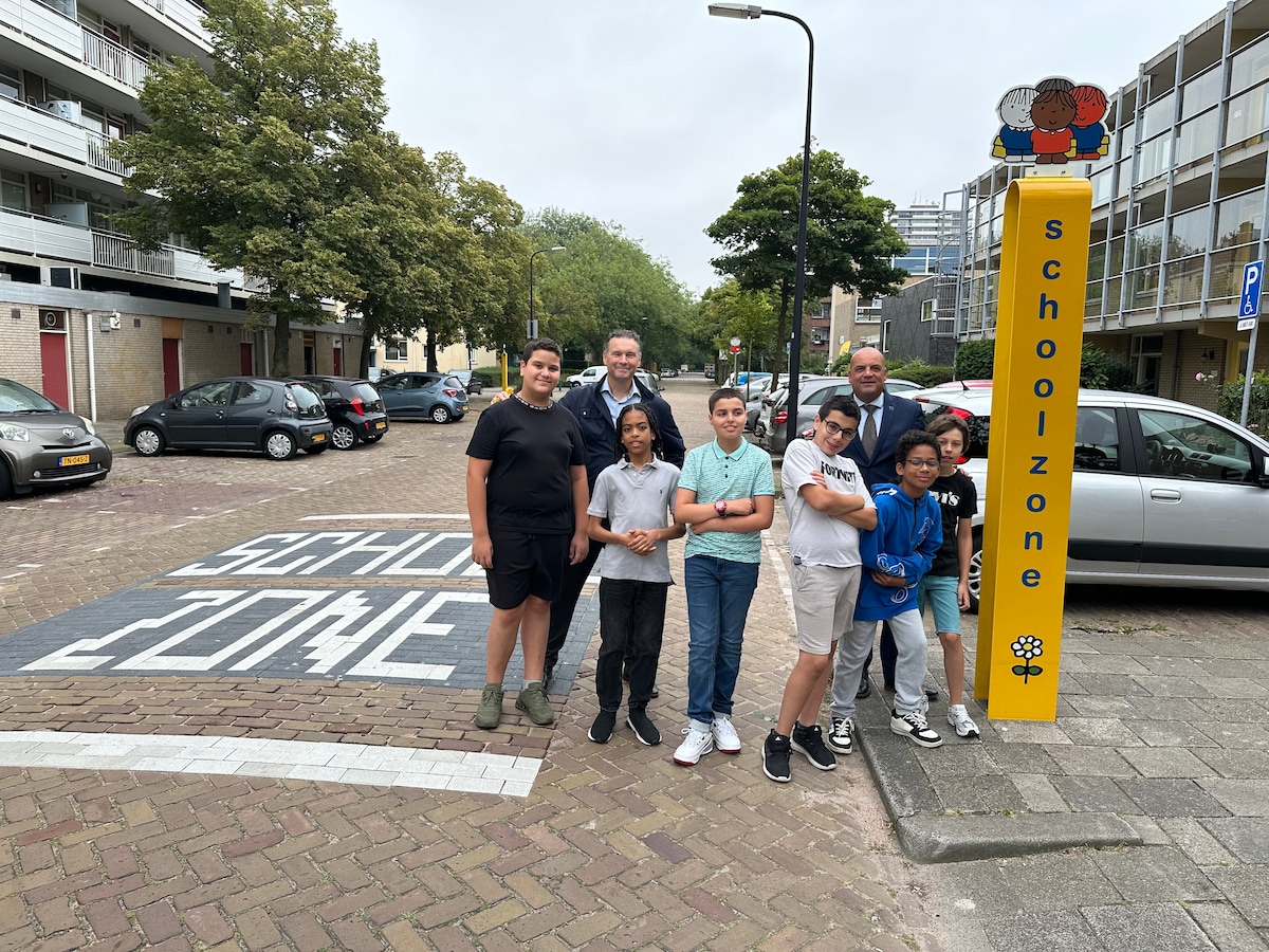 Omgeving rond basisschool Kentalis de Voorde veiliger met opvallende ...