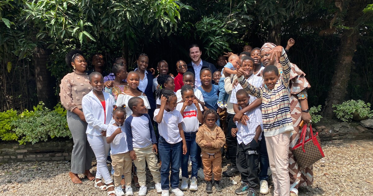 Stan en Aline vangen in Congo 25 kinderen op in hun familiehuis ...