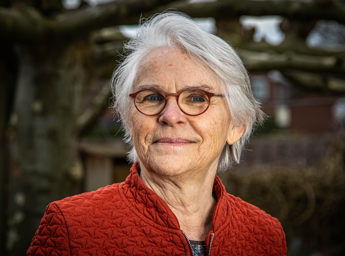 Oud-docent Trijntje (72) uit Zwolle pleit voor dagelijks onderwijs op ...