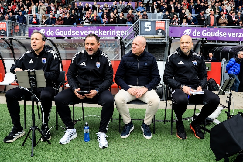 Toptransfer voor oud-middenvelder PEC Zwolle • Sophie van Vugt en Inske ...