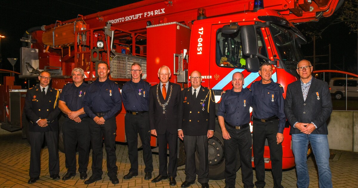 Zes Schiedamse brandweerhelden krijgen koninklijke onderscheiding voor ...