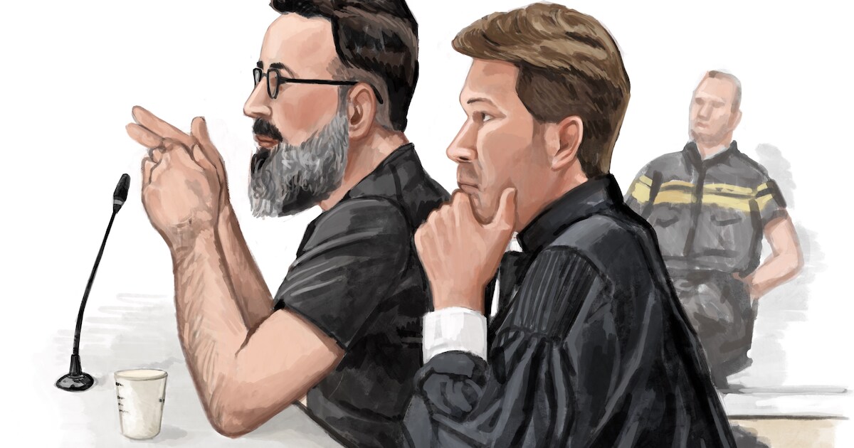 René (48) bestelde wapens en honderden kogels: wilde ‘zijn kinderen ...