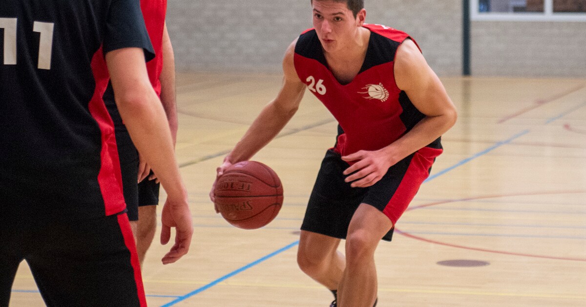 Rick (18) hoopt na elke sprong dat ‘zijn landingsgestel’ heel blijft ...