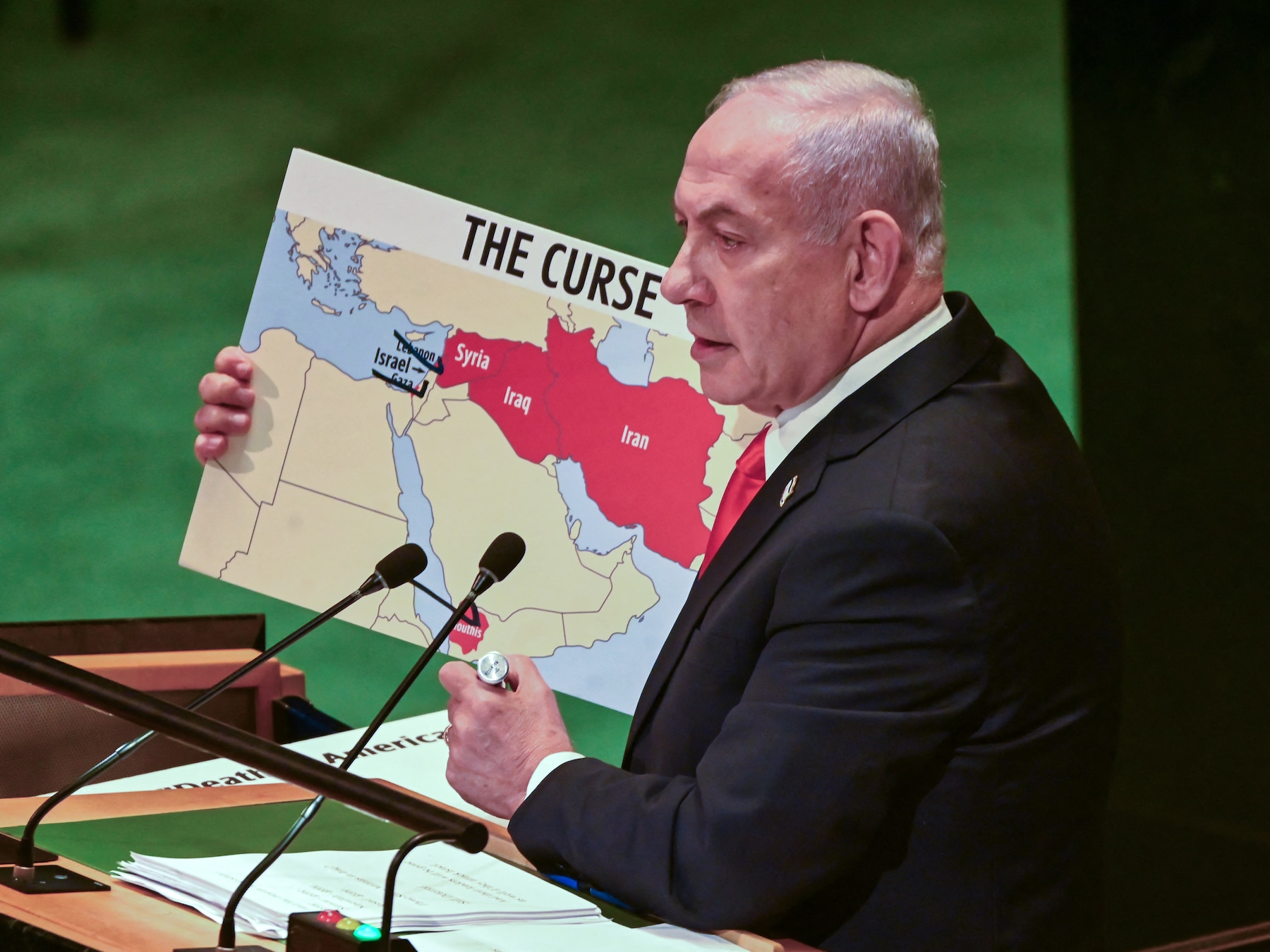 Hij bezit een Hawaïaans eiland en trouwde een 47 jaar jongere vrouw ...