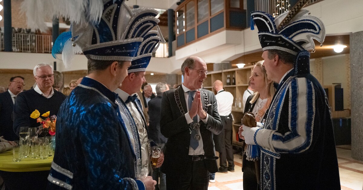 Oproep burgemeester Schelberg: ‘Samen de schouders eronder’ | Hengelo ...