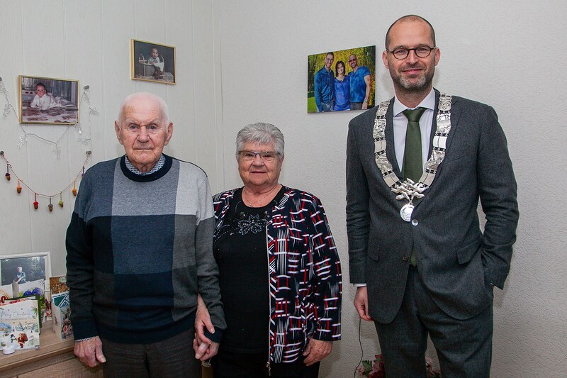 Echtpaar Verveer-van Wijk in Hendrik-Ido-Ambacht zestig jaar getrouwd ...