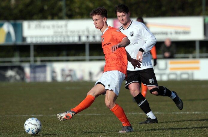 Voetballers SHO en NSVV verliezen zich in emoties in ‘rode’ derby ...