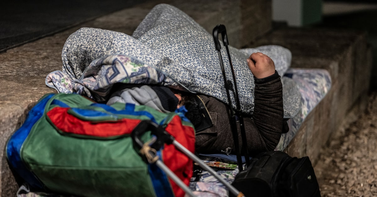 Het leven van dakloze arbeidsmigranten: 'Douchen doe ik bij de Basic ...