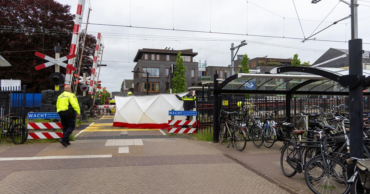 Voetganger overleden door aanrijding met trein op station Heiloo | 112 ...