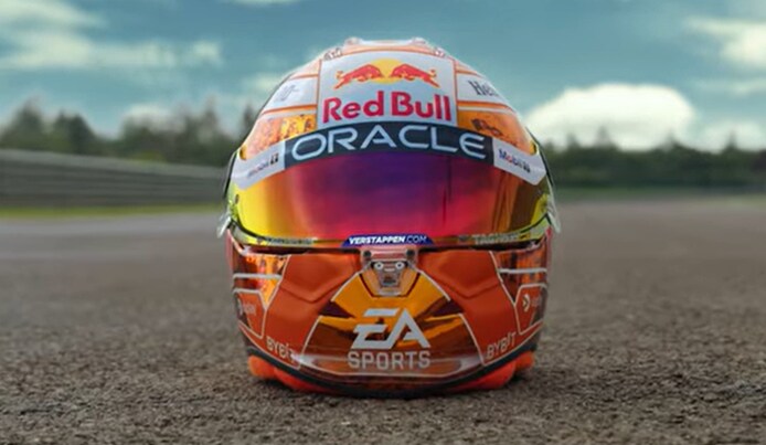 Max Verstappen onthult speciale oranje helm als ode aan zijn fans: ‘Erg cool’ | Formule 1 | AD.nl