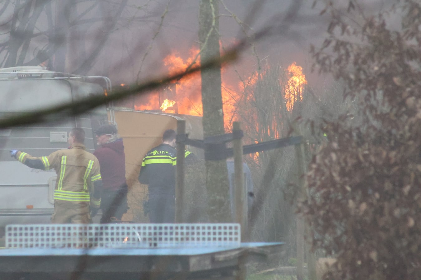 Grote brand op hun camping, maar toch zijn beheerders Thomas en ...