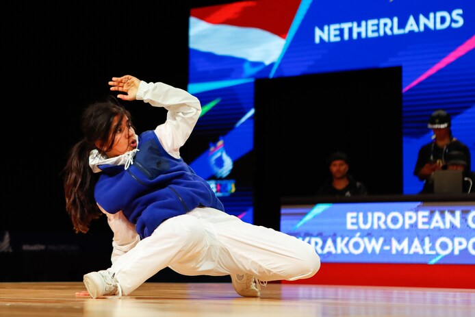 Spoedcursus breaking (géén breakdance), mét India Sardjoe (18) op de ...