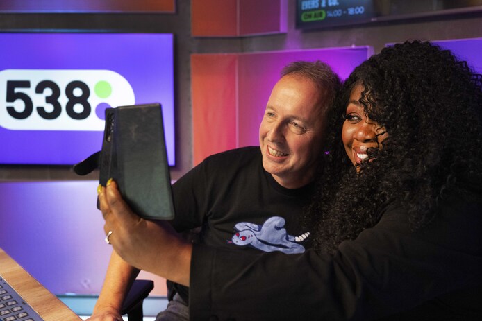 Edwin Evers trapt terugkeer bij Radio 538 feestelijk af: ‘Lekker binnenkomen zo’ | Show | AD.nl