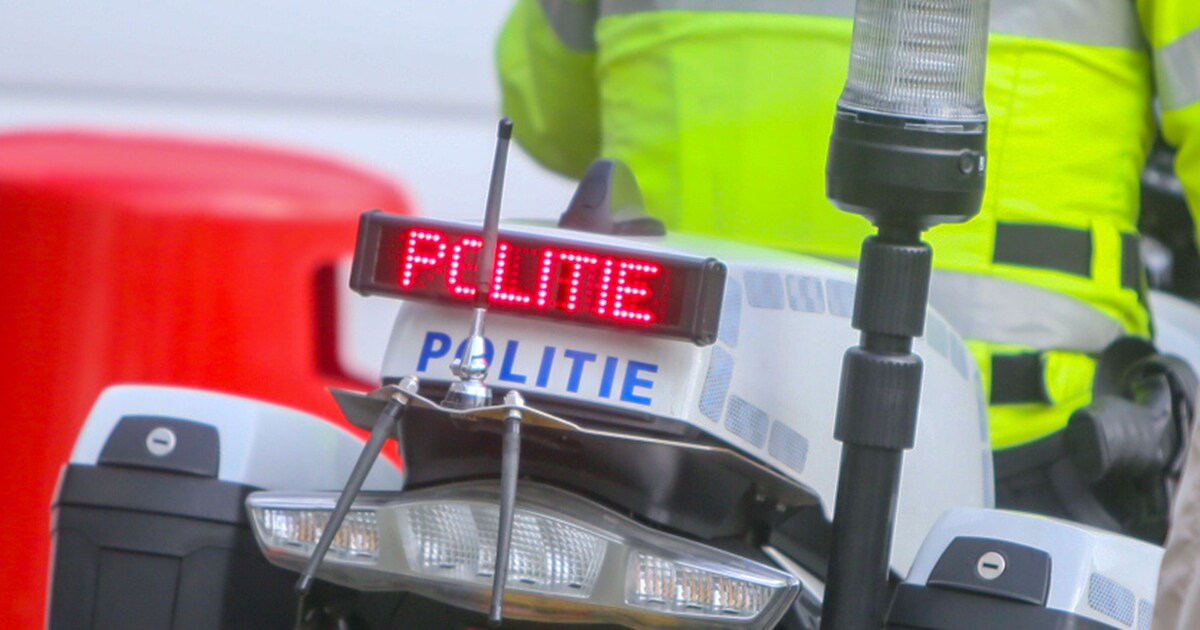 Man (18) rijdt met scooter in op motoragent in Breda, aangehouden voor ...