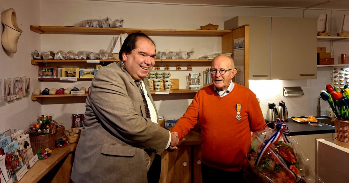Koninklijke onderscheiding voor Bertus van den Hof in Eelde - Oozo.nl