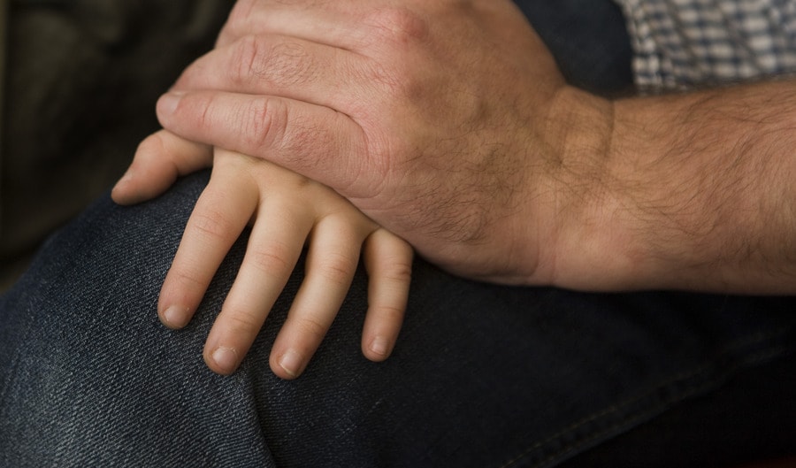 Paniek op Facebook om 'als agent verklede kinderlokkers' | Foto | AD.nl