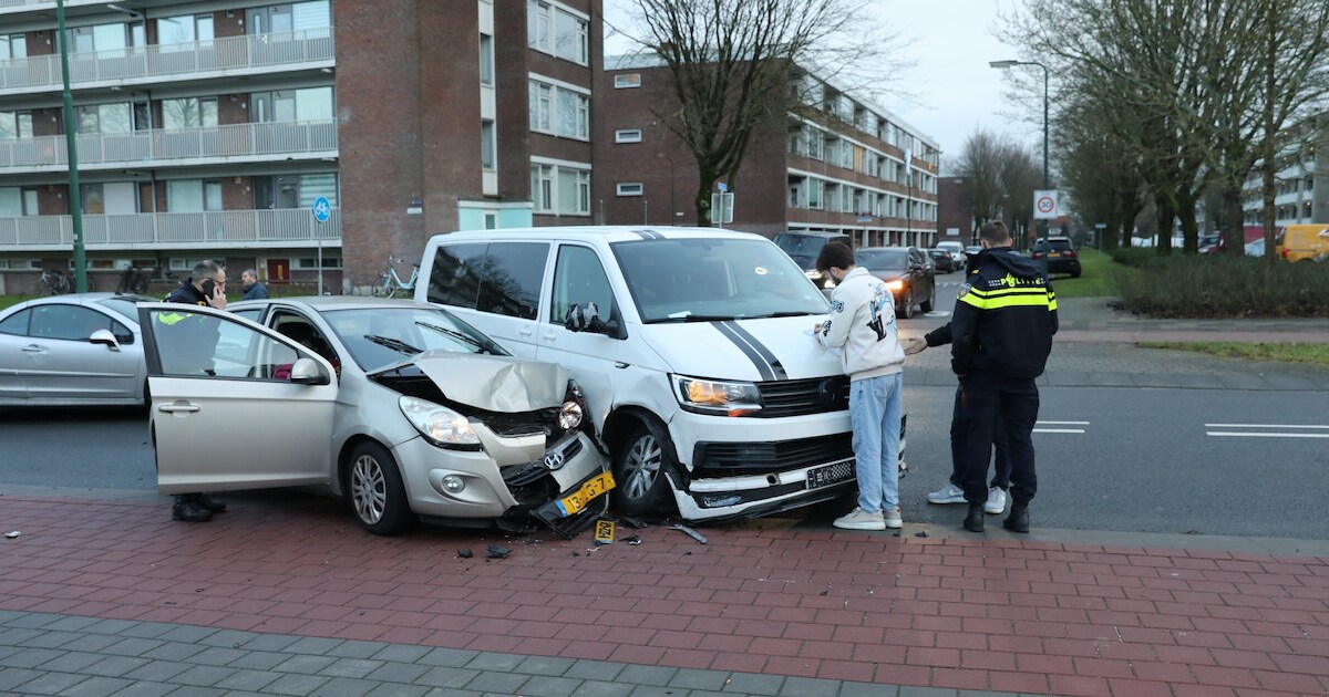 Veel schade bij ongeluk op Dalweg in Soest | 112 nieuws Soest | AD.nl